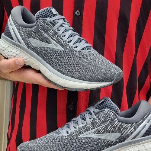 6 Best Shoes For Metatarsal Stress Fracture For Fast Recovery